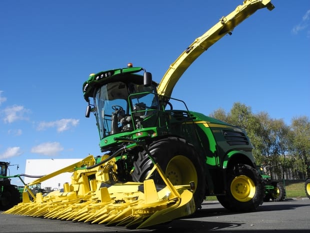 John Deere : la série 8000 ensile - Entraid