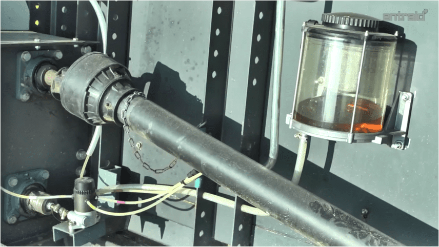 Une centrale de lubrification automatique pour barre de coupe