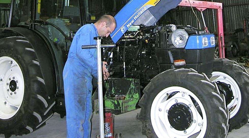 Entretenir soi-même un tracteur rustique - Entraid