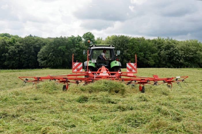 Comment bien choisir et acheter sa faneuse ? 6 ou 8 toupies