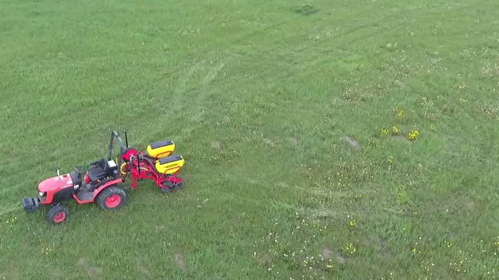 Quel robot arrivera à semer, fertiliser et désherber du maïs? - Entraid