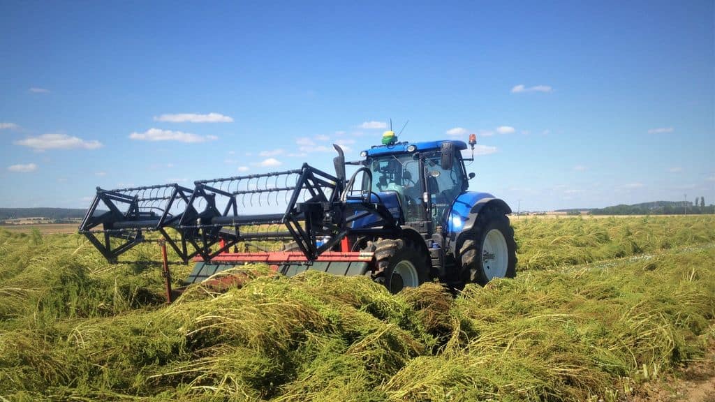 Le fauchage-andainage des porte-graines - Entraid