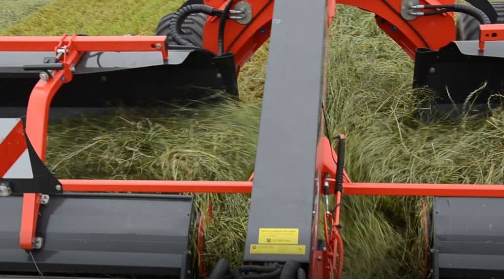 Merge Maxx 950 : l'andaineur à tapis Kuhn arrive à Saint M'Hervé - Entraid