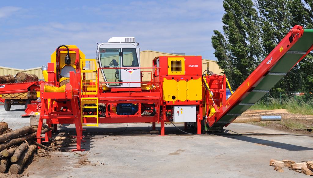 Rabaud installe une cabine sur son combiné à bûches Xylog 520 - Entraid