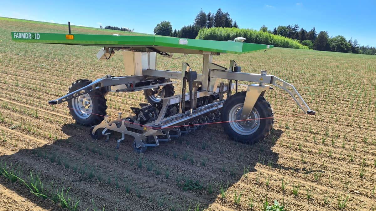Robot FarmDroid FD20 pour le semis et désherbage mécanique - Entraid