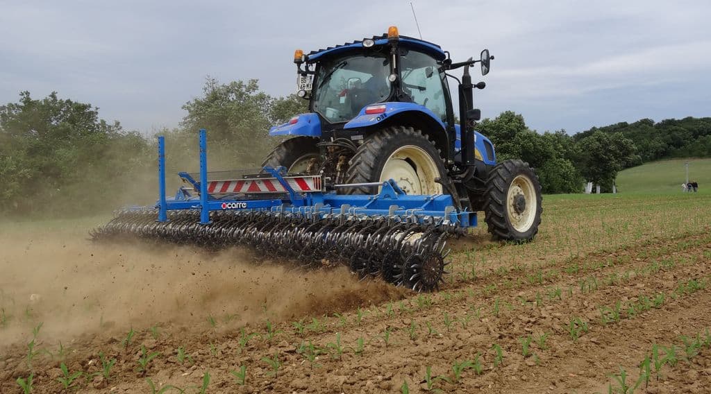 Comment utiliser une houe rotative ? Conseils pratiques au maïs - Entraid