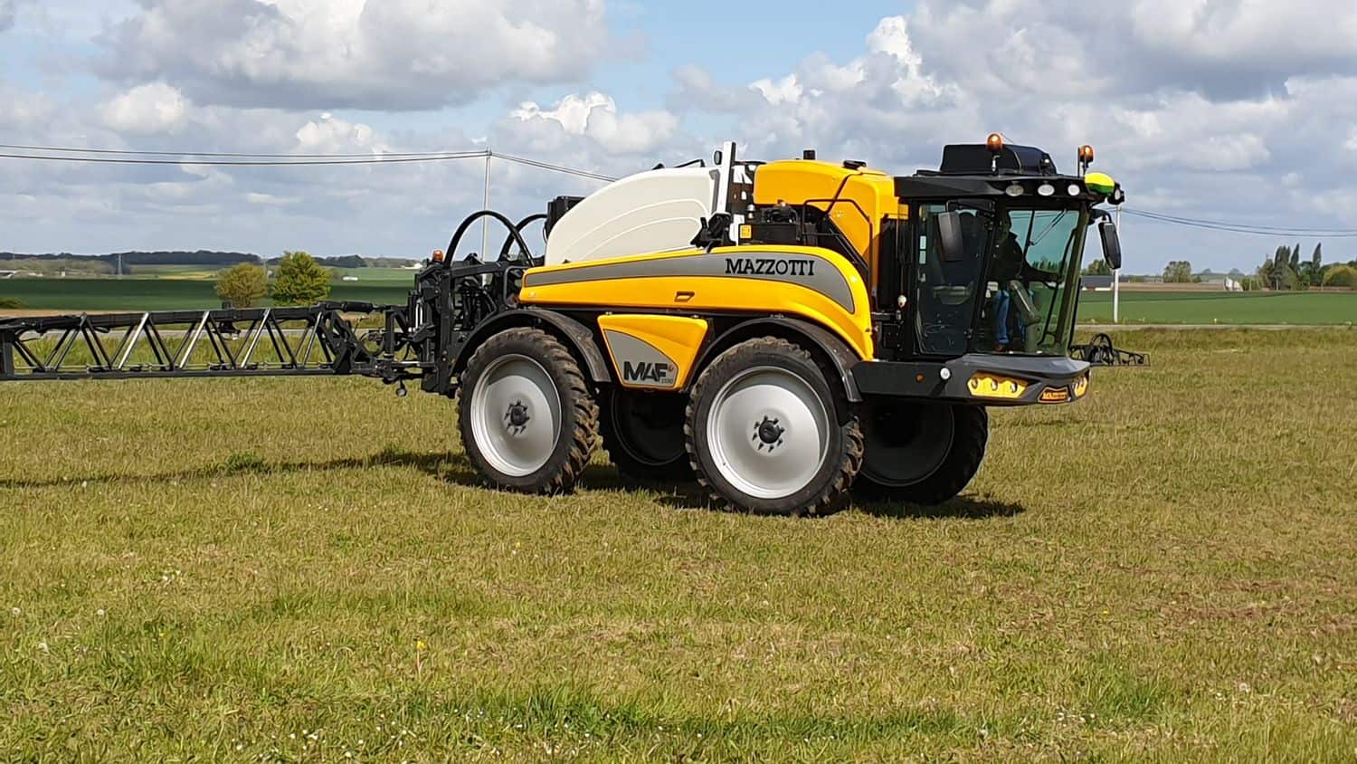 Automoteurs Mazzotti Maf: cabine John Deere et pulvérisation M-Spray