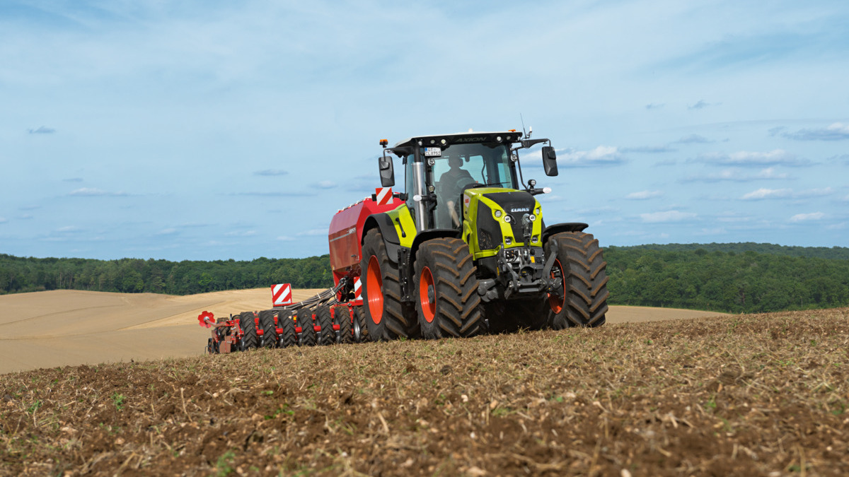 Claas Axion 800 Cmatic : photos et fiche technique du tracteur