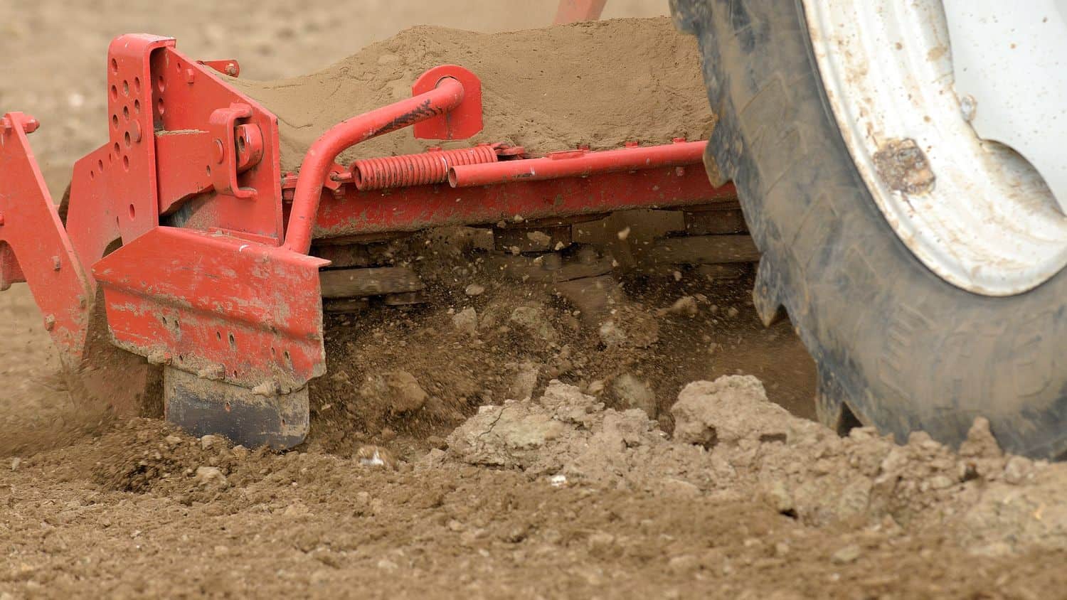 Herse rotative : pourquoi et comment l'utiliser, prix. Guide complet.