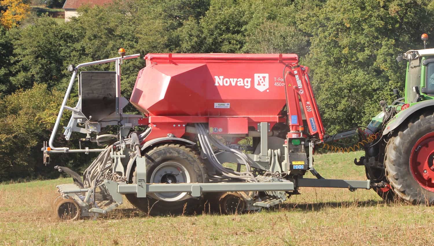 Avis utilisateur semoir Novag : un bon suivi du sol et 200ch requis