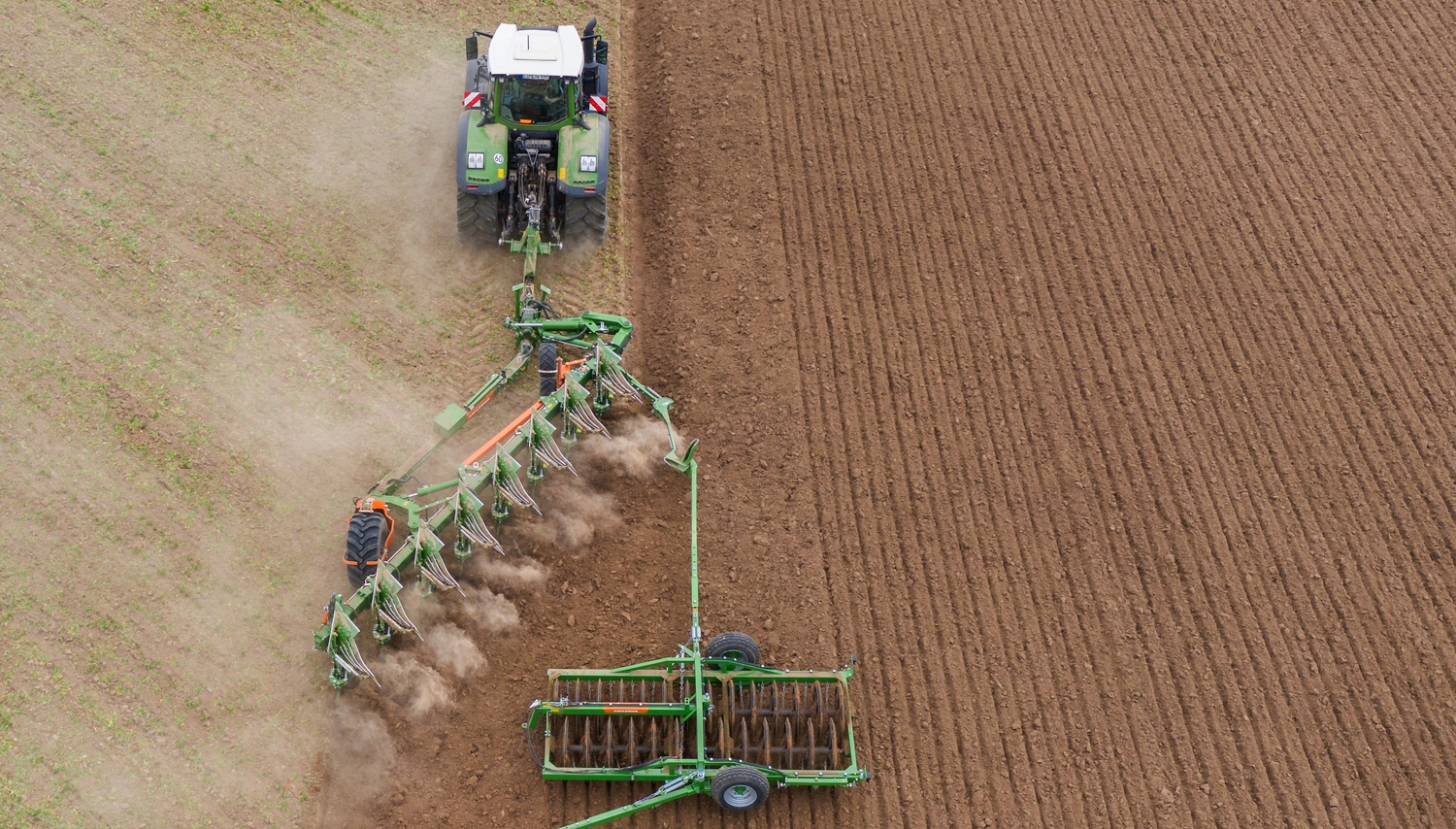 Les charrues Amazone Tyrok 400 labourent aussi en hors-raie