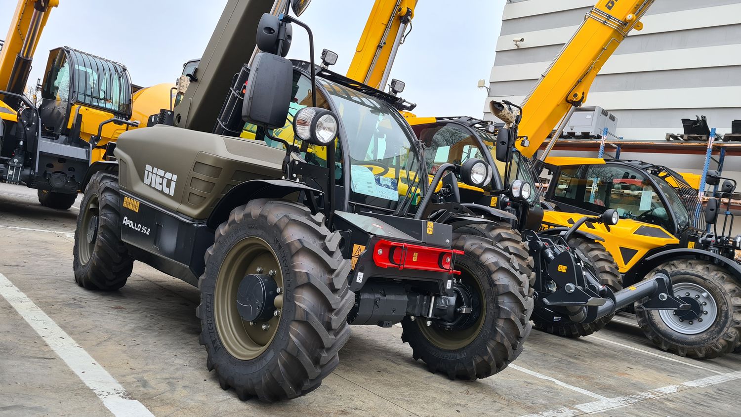 Photo mystère : pourquoi ce télescopique Dieci est-il vert mat