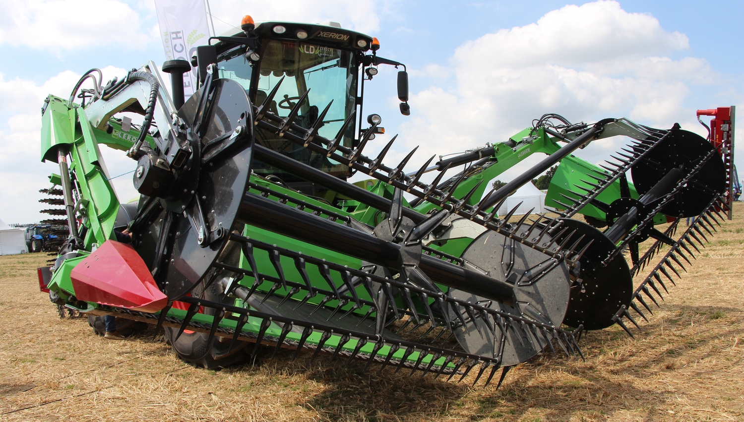 Faucheuse andaineuse repliable : la première machine en France