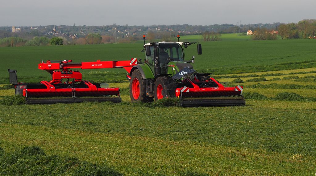 Andaineur à tapis Sip : premiers chantiers à la cuma Secoppa