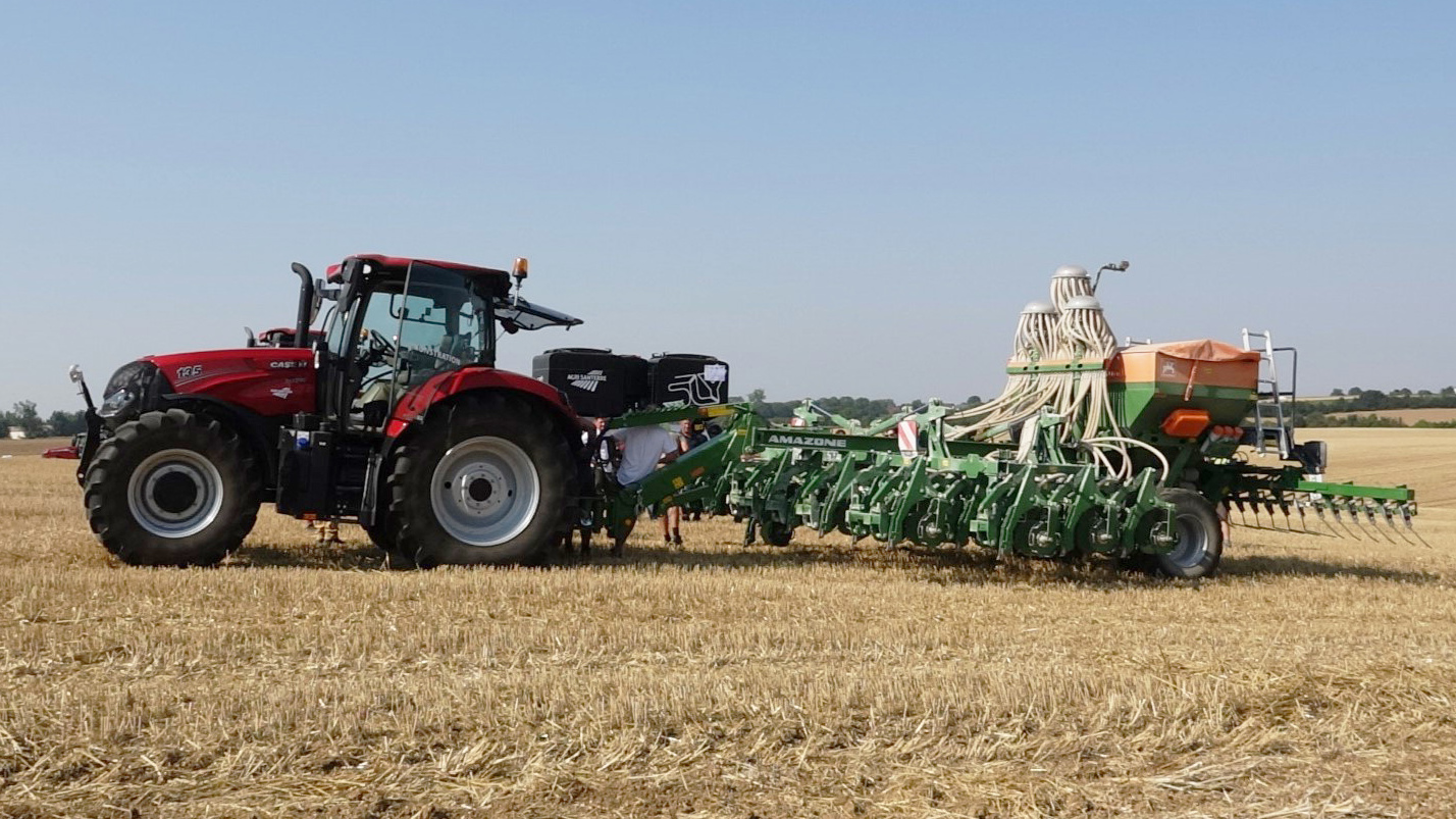 Un semoir de semis direct à la cuma de Canaples