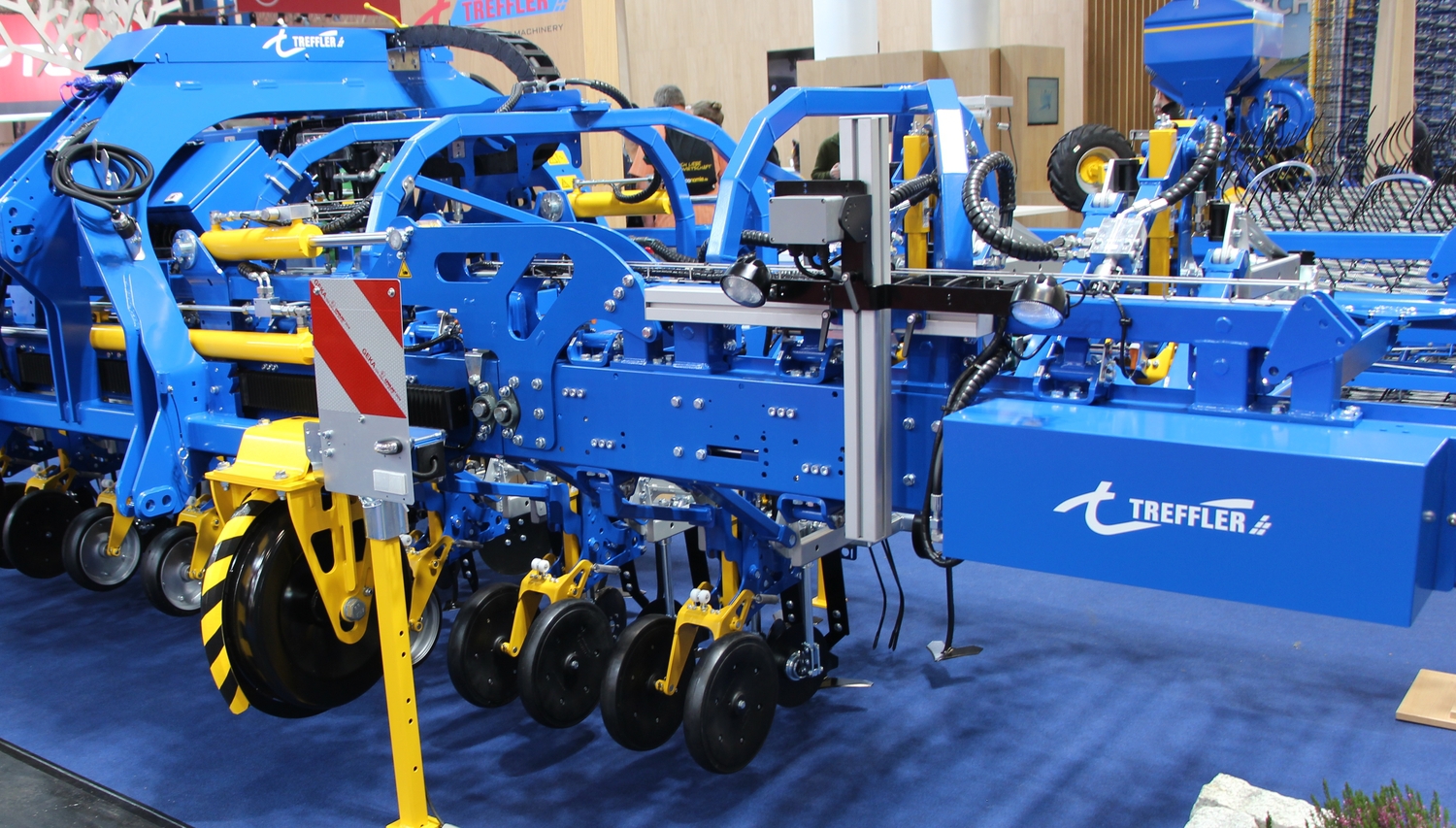 La bineuse Treffler THP passe encore plus près du rang