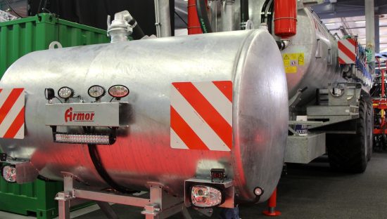 Une cuve à lisier frontale pour compléter la tonne chez Armor