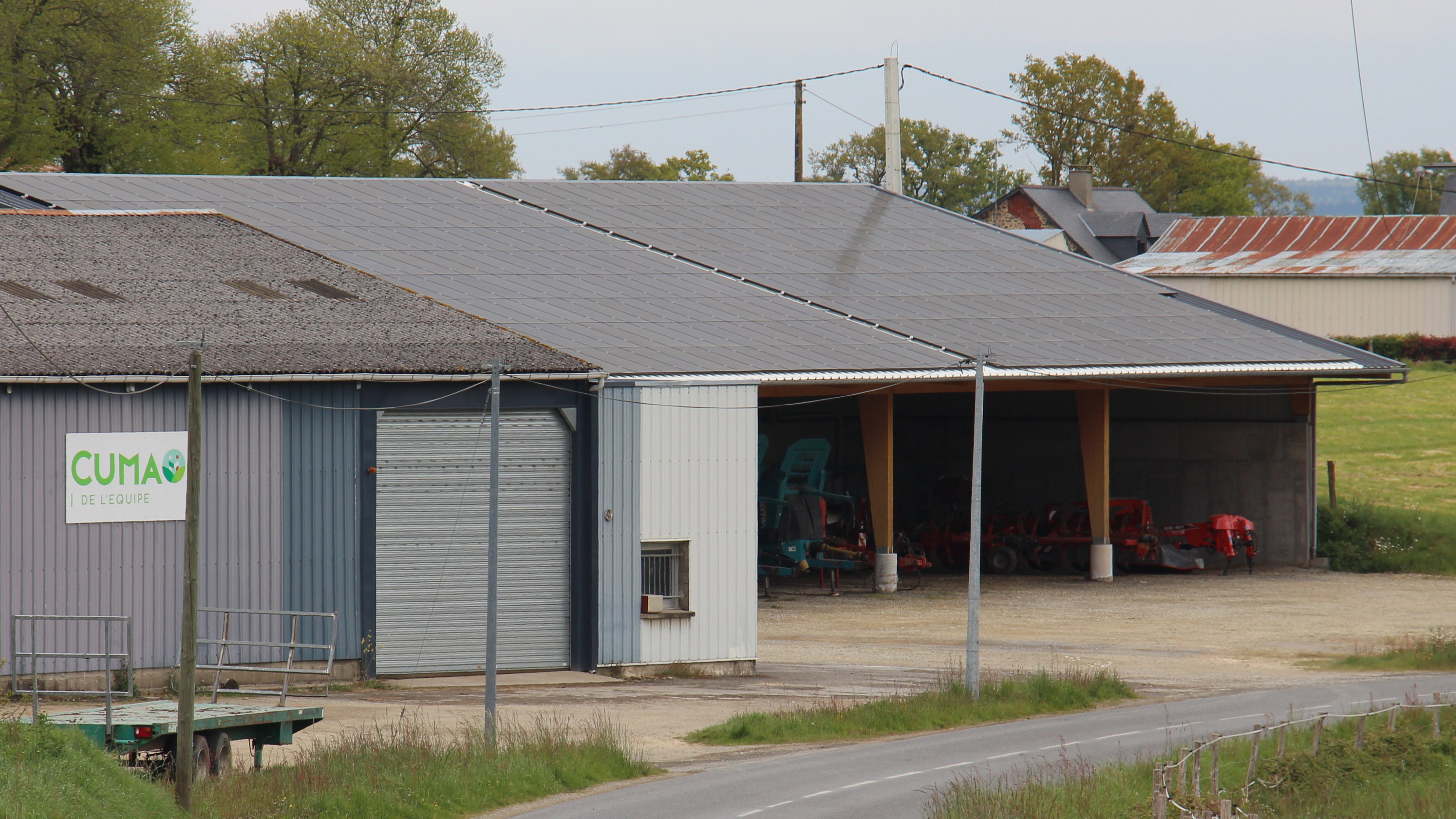 La centrale photovoltaïque en toiture de la cuma produit 100 kWc