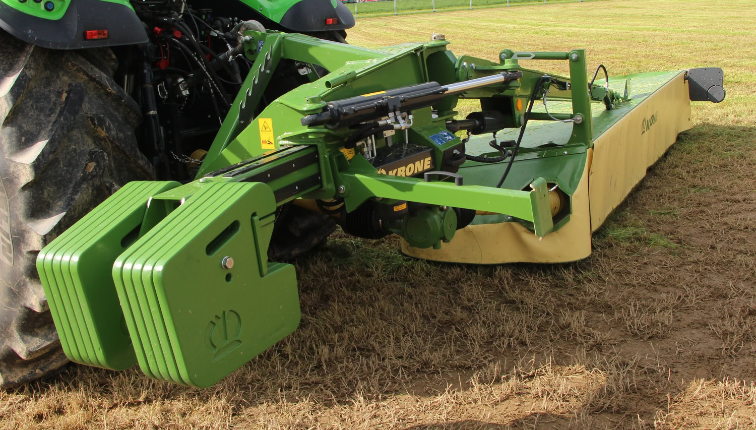 Krone : une faucheuse portée de 4,50 m bien équilibrée