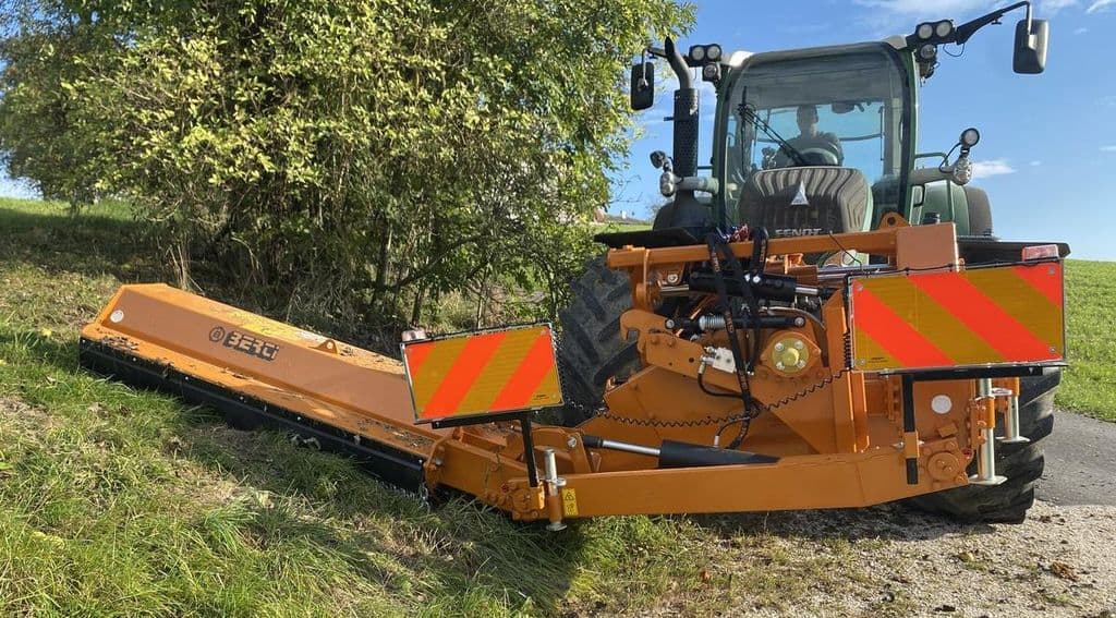 Broyeur accotement Berti TA/MF à attelage frontal de 1,6 à 2 m