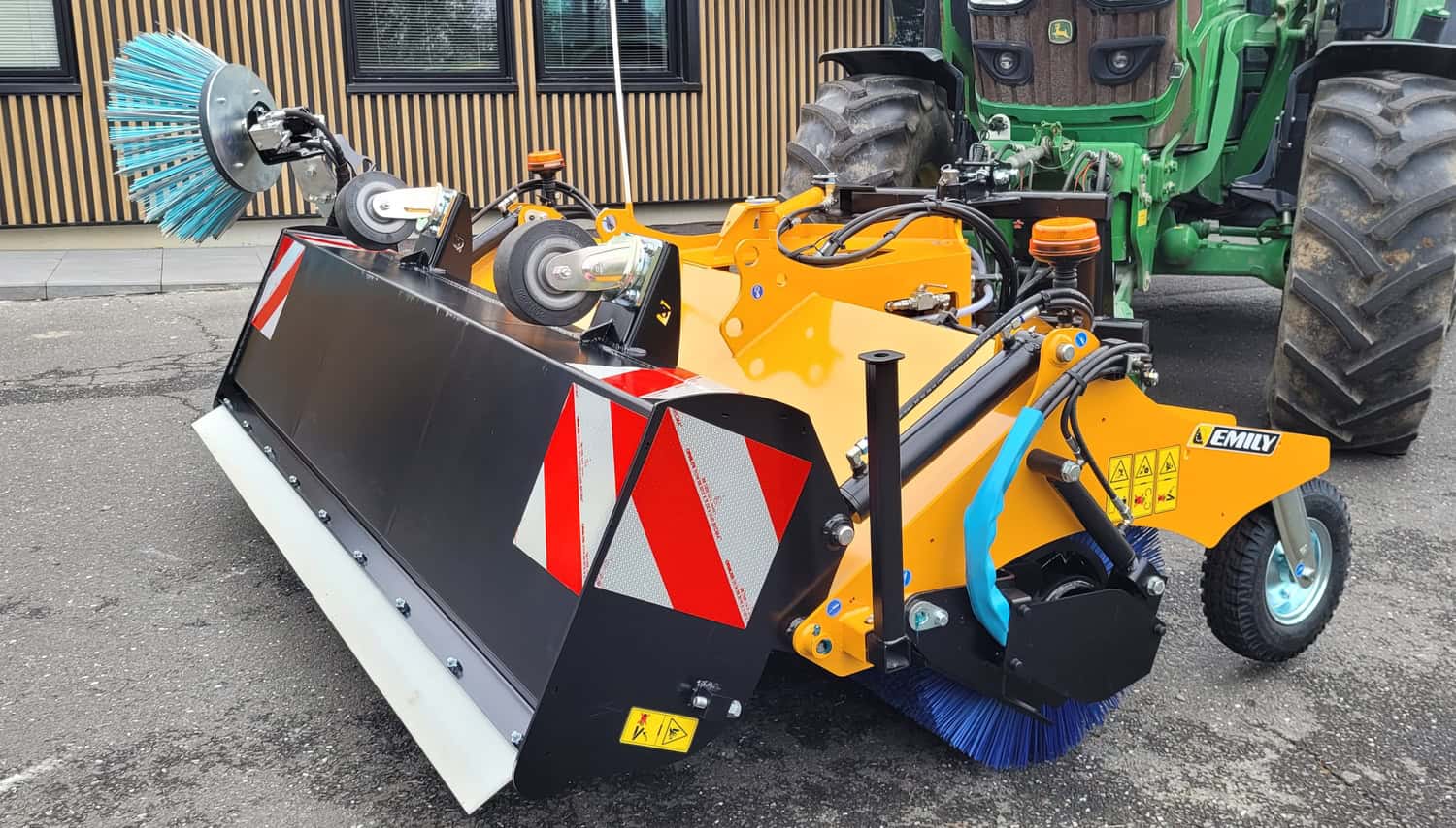 Balayeuse Emily Pro’Sweep Max avec bac de ramassage