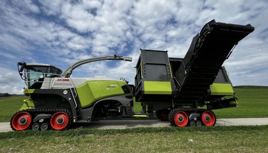 Ensileuse à caisson F.Angéloz sur base de Claas Jaguar 990