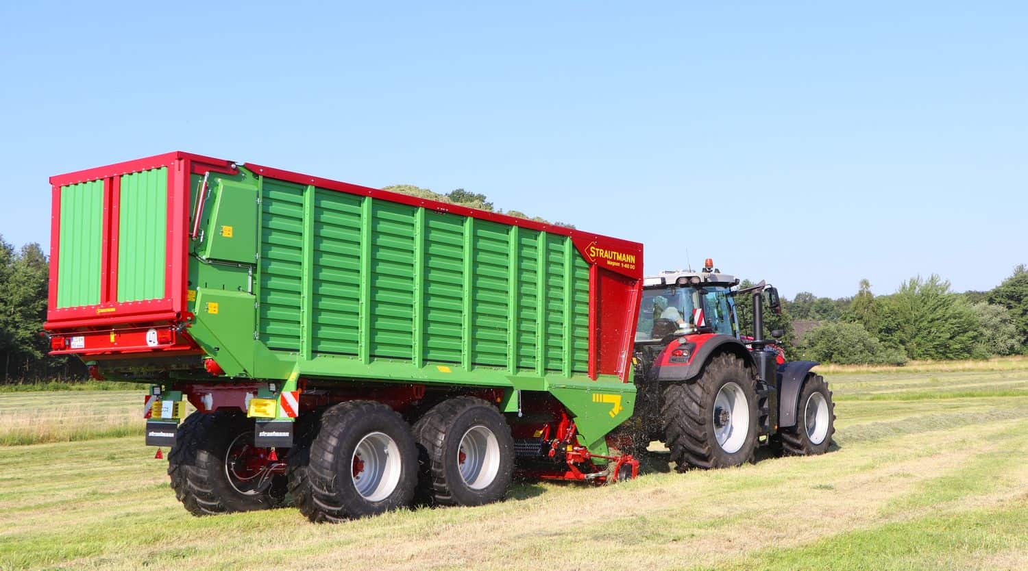 Autochargeuse Strautmann :une machine compacte à coupe courte
