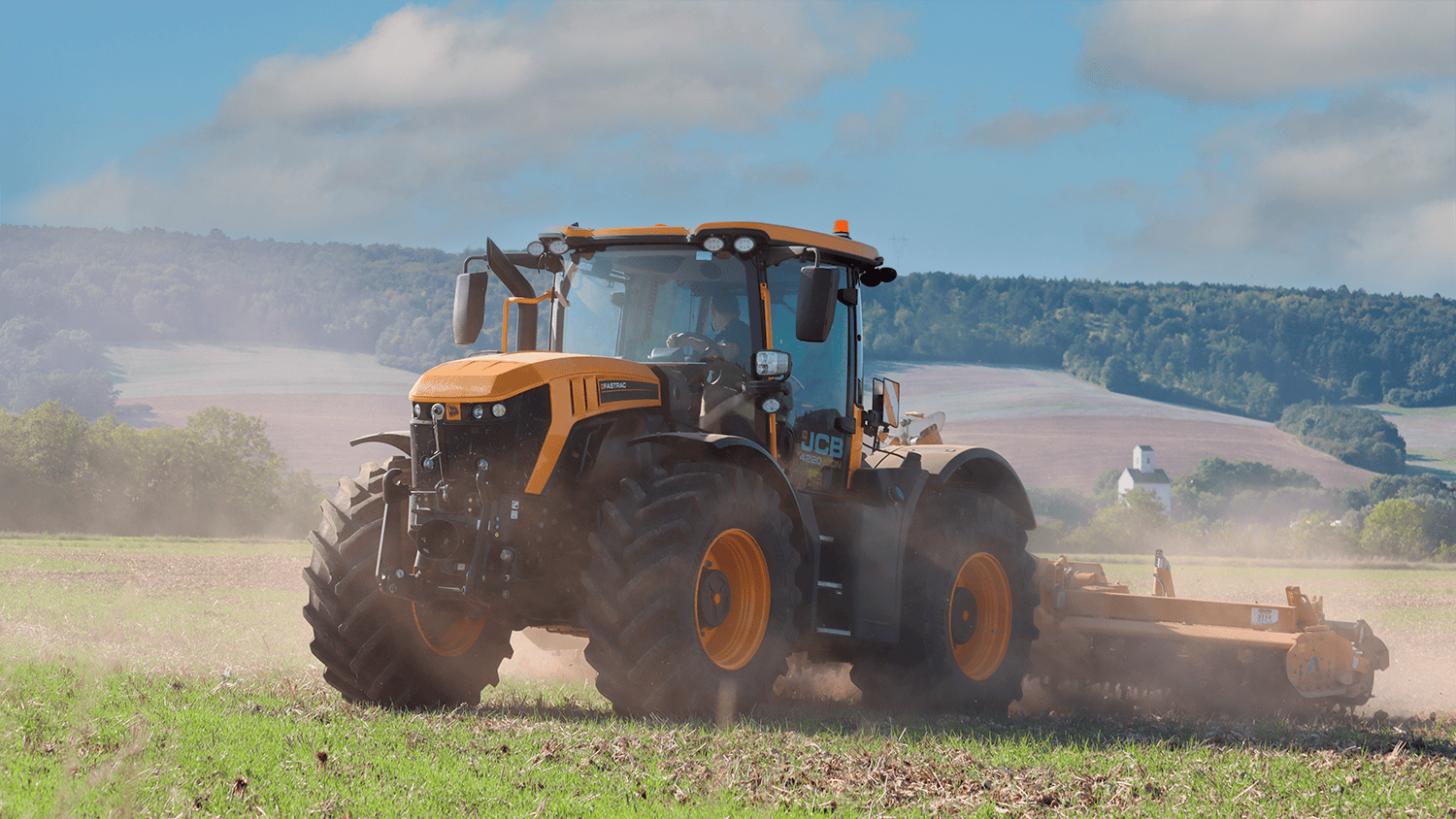 Financement tracteur agricole : crédit, LOA ou LLD